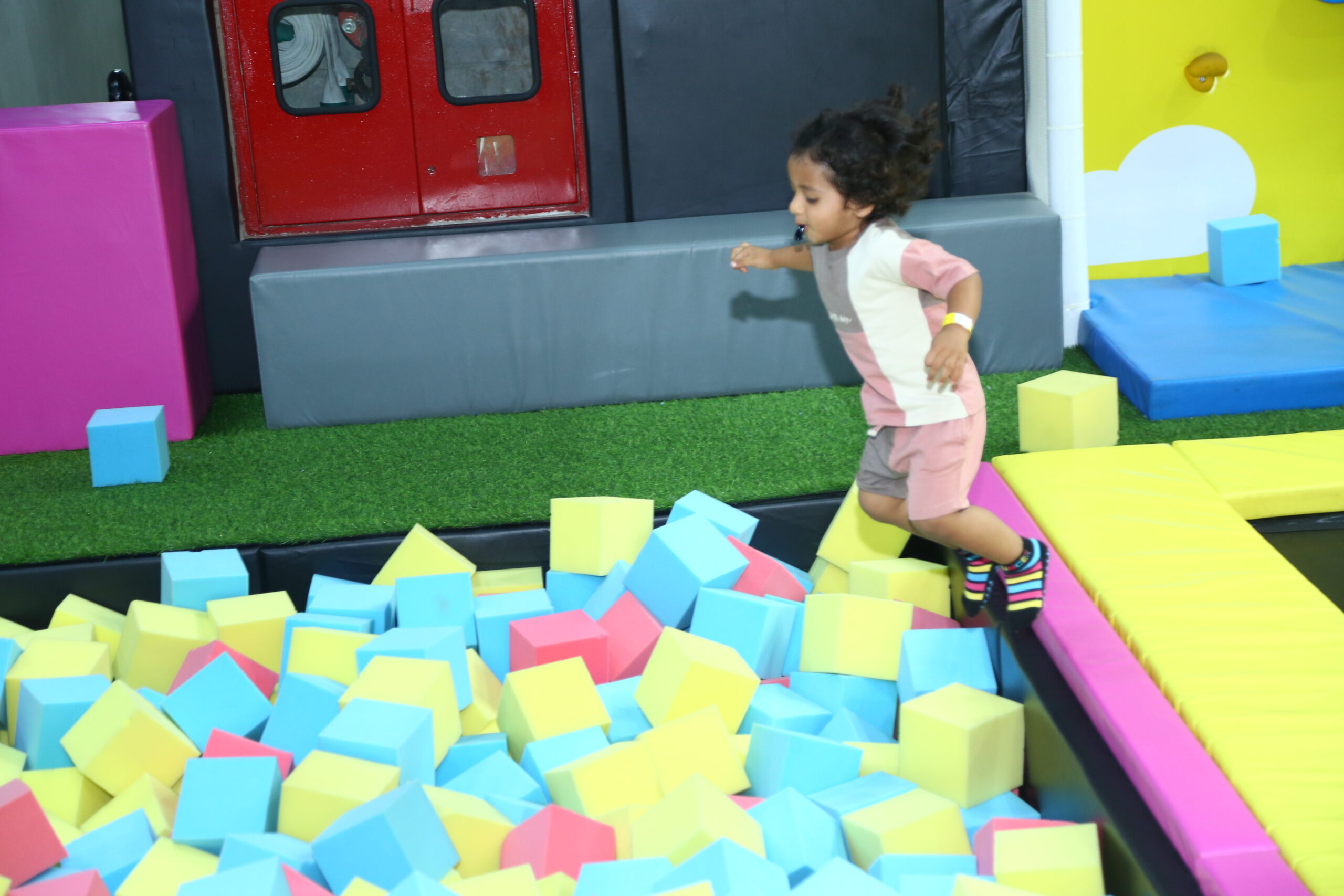 Foam Pit for Toddlers – Safe Indoor Play Area for Kids Under 110 cm.